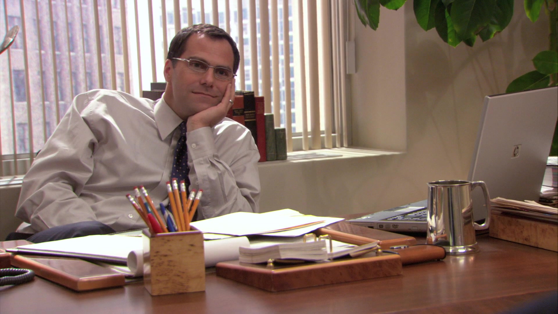 HP Notebook Used By Andy Buckley (David Wallace) In The Office – Season ...