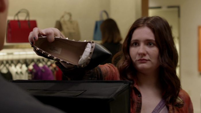 Valentino Pumps Held By Emma Kenney As Debbie Gallagher In Shameless Season 10 Episode 2 Sleep