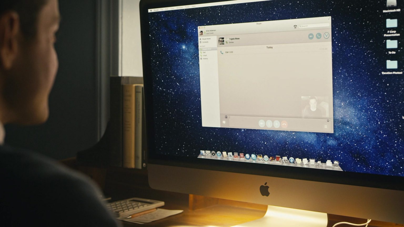 Apple IMac Computer Used By Rami Malek As Elliot Alderson In Mr. Robot ...