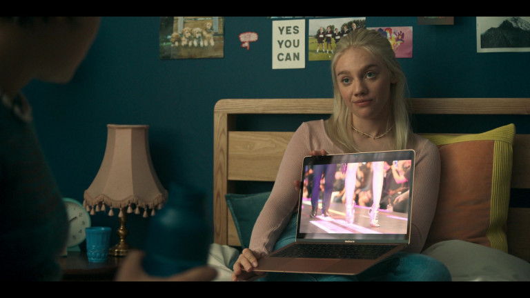 Apple Macbook Air Laptop Of Áine Rose Daly As Sandy Phillips In Hanna S02e04 Welcome Mia 2020