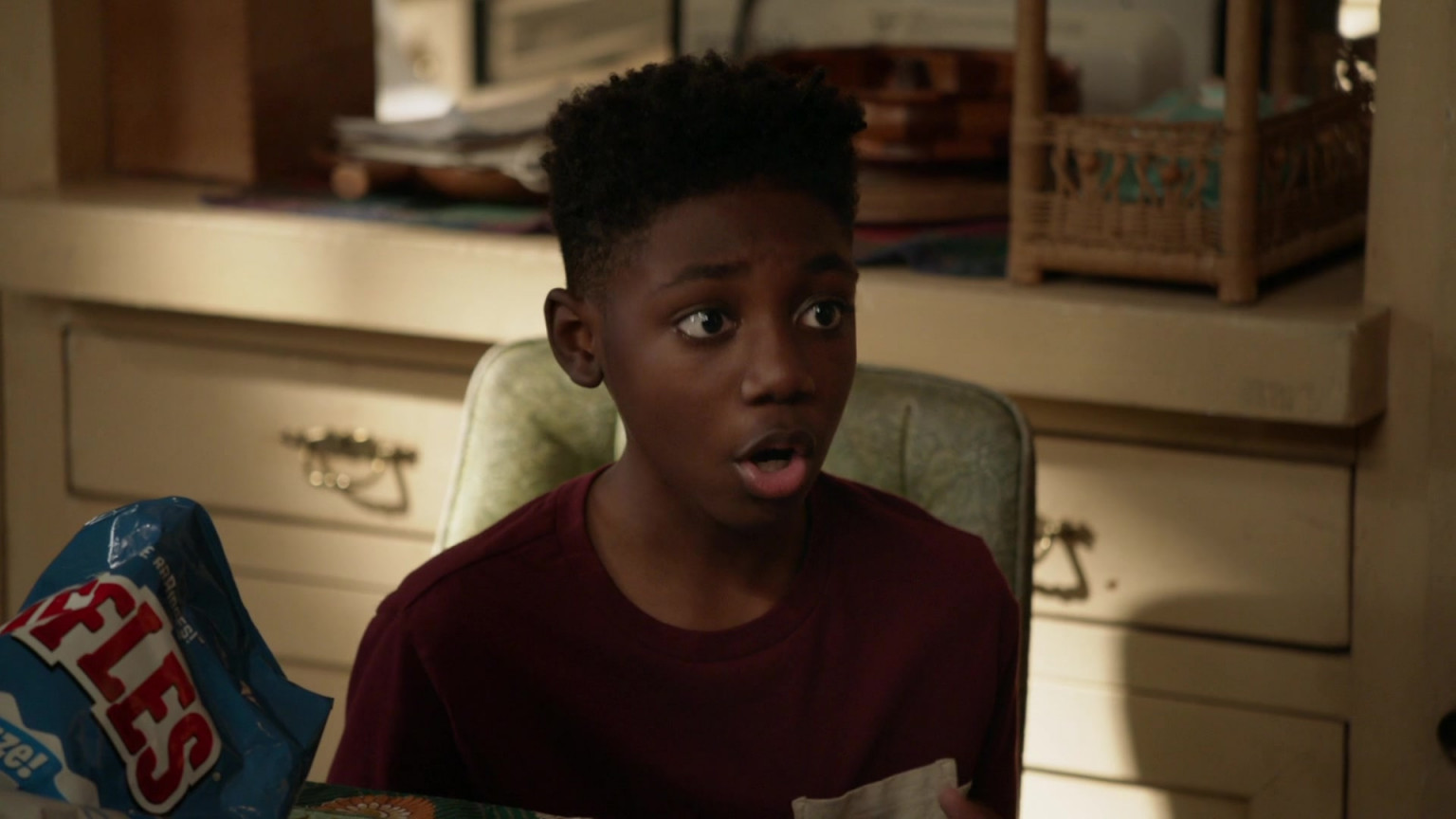 Ruffles Chips Of Christian Isaiah As Liam Gallagher In Shameless S11E04 ...