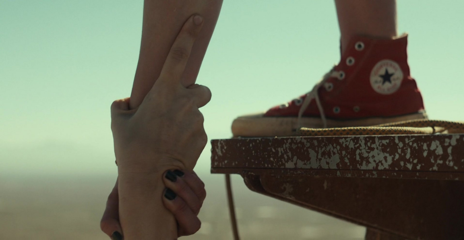 Converse Sneakers Of Virginia Gardner As Shiloh Hunter In Fall (2022)