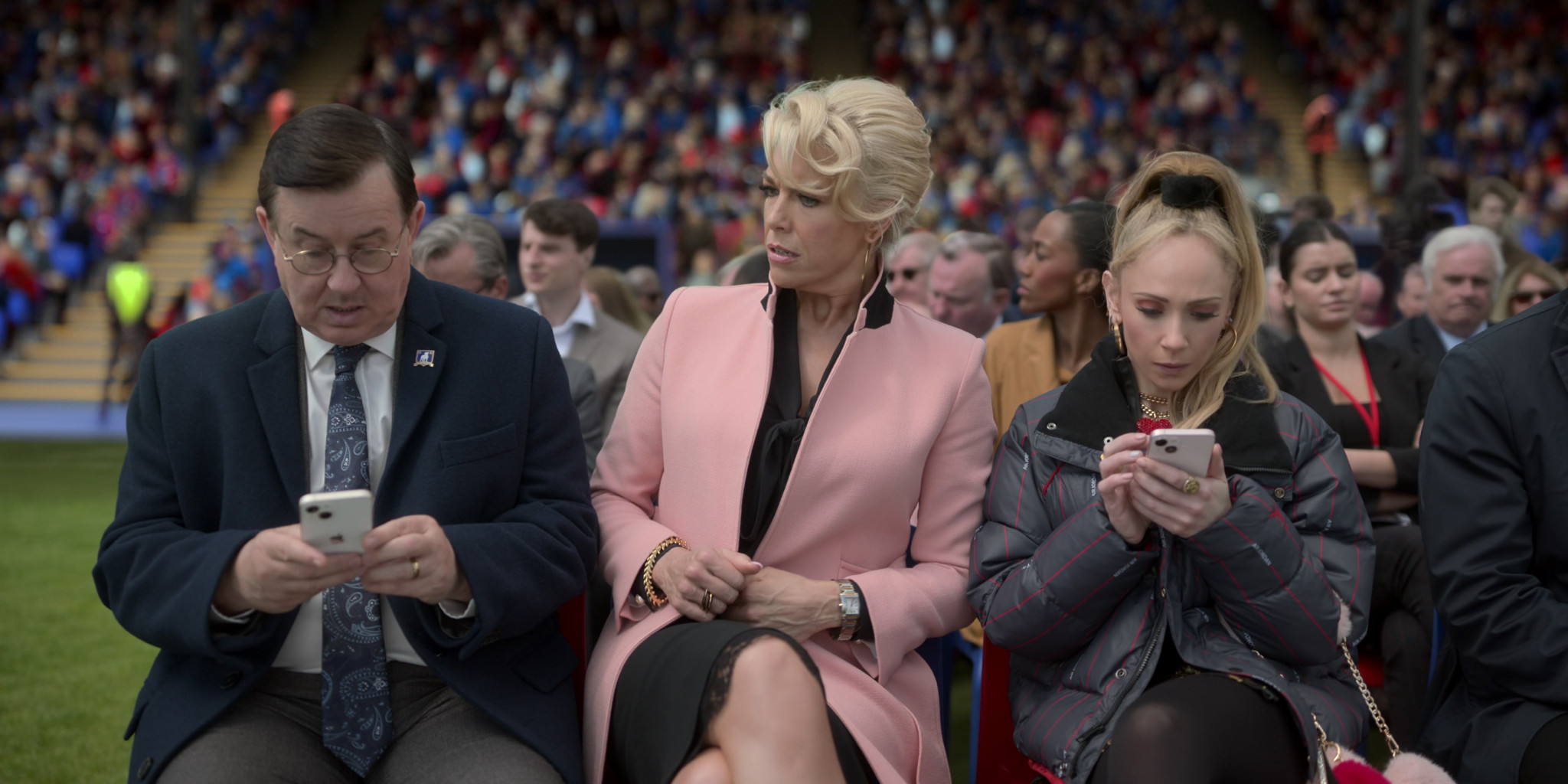 Apple IPhone Smartphone Of Jeremy Swift As Leslie Higgins In Ted Lasso ...