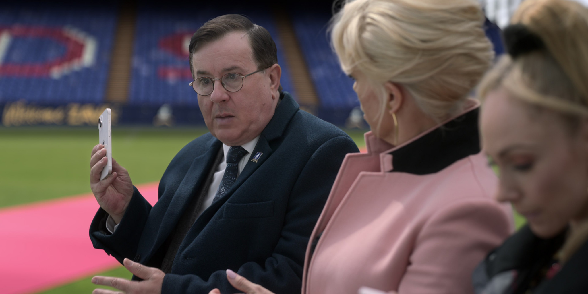 Apple IPhone Smartphone Of Jeremy Swift As Leslie Higgins In Ted Lasso ...