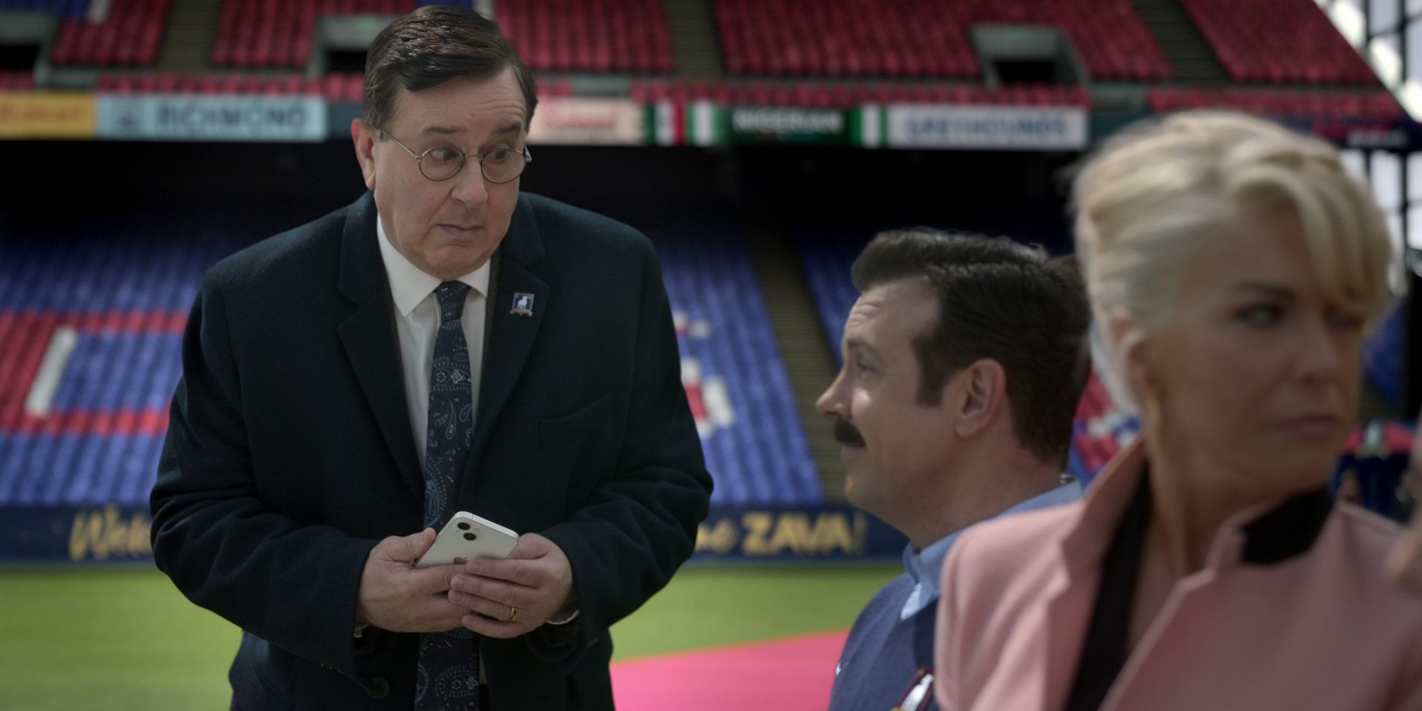 Apple IPhone Smartphone Of Jeremy Swift As Leslie Higgins In Ted Lasso ...