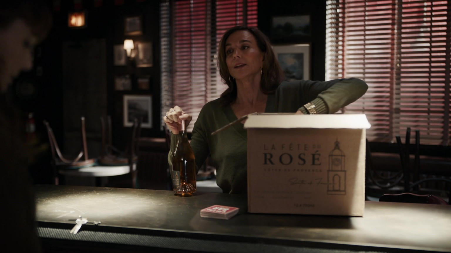 La Fête Du Rosé Wine Box In The Company You Keep S01e06 The Real Thing