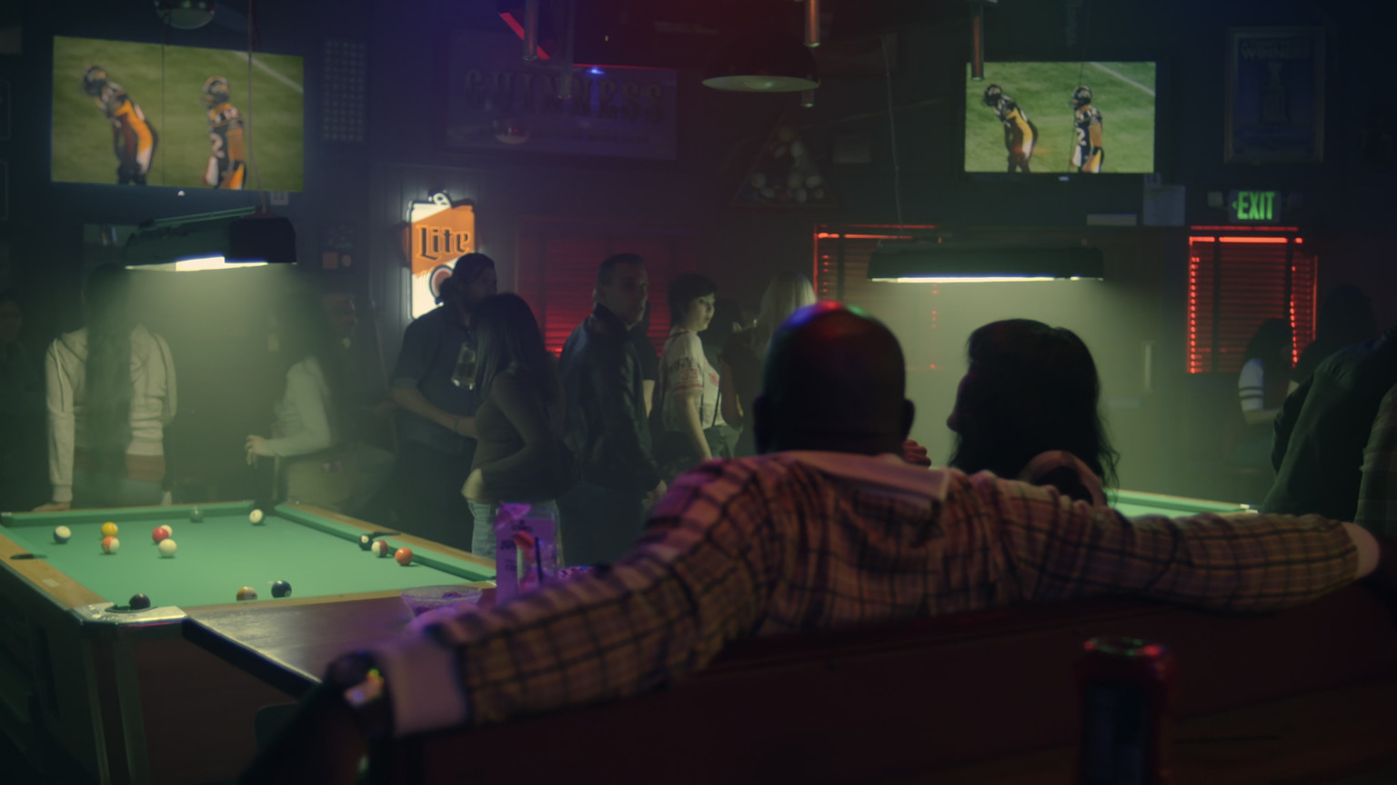 Guinness And Miller Lite Signs In Bookie S01E03 "Trust Your Sphincter ...